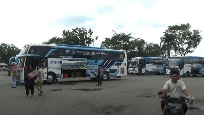 Penumpang di Terminal Amplas Kembali Normal Pasca Libur Natal ...