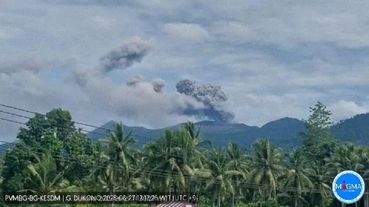 Dua Gunung di Pulau Halmahera Meletus Tadi Siang - SeputarSumut