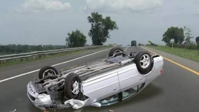 Mobil Fortuner Terbalik di Tol Sinaksak-Medan Akibat Hujan Deras ...